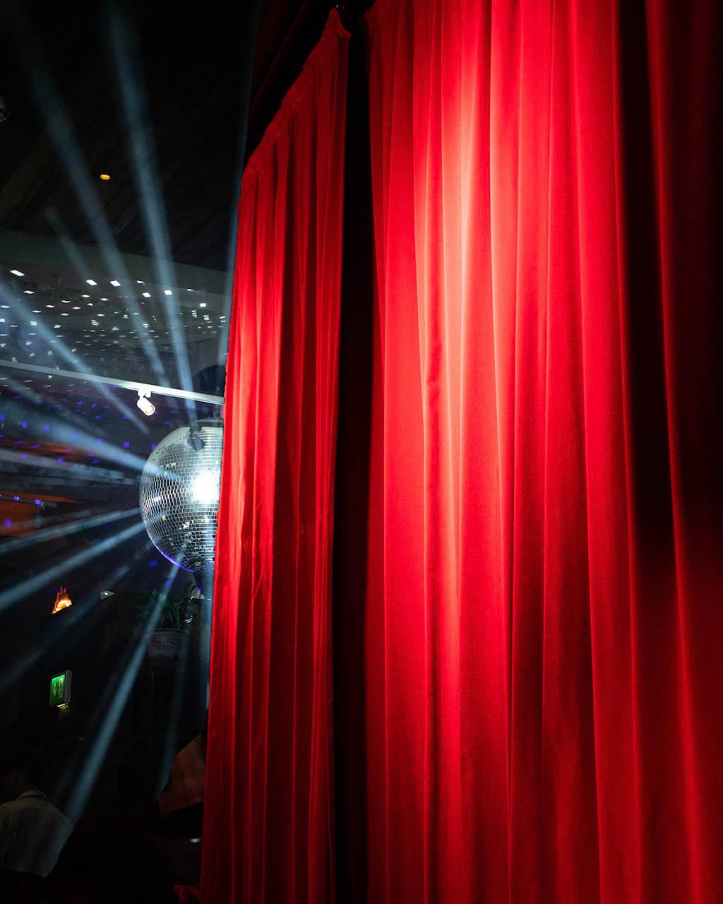 Showtime - Live Music, Entertainment & Cabaret- Albert's Schloss